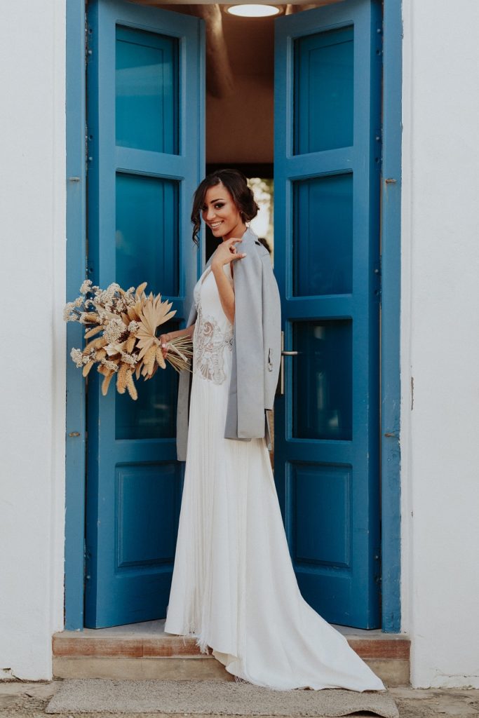 This is how a bohemian bride got married wearing a Lobatón design
