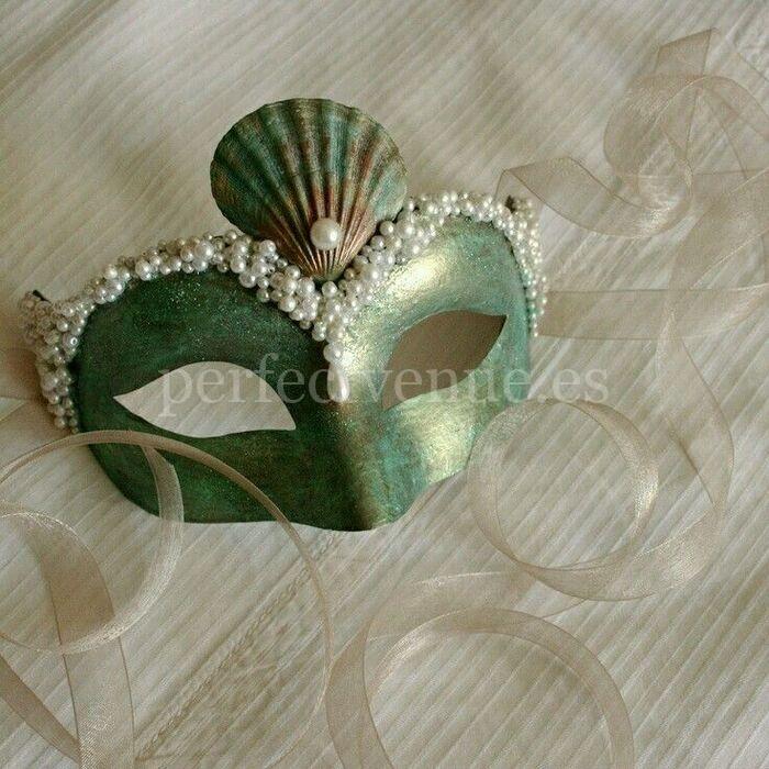 Venetian mask workshop: glamour, class and style!